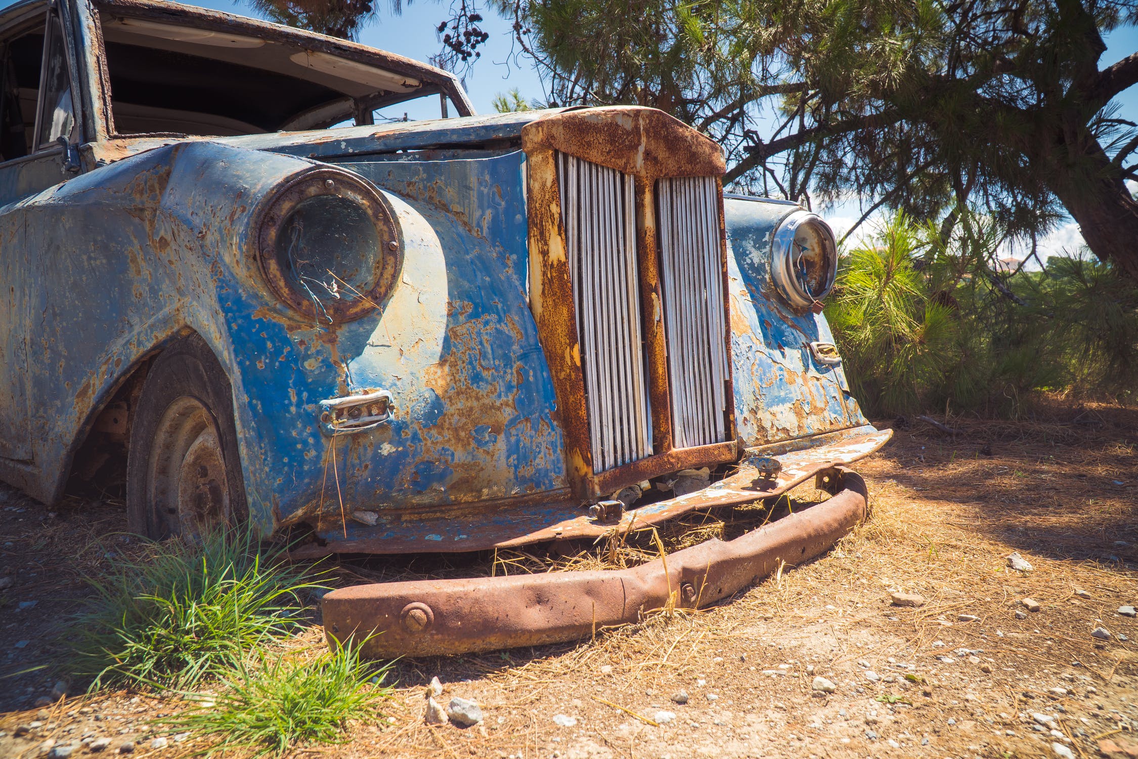 Should You Fix Up Your Old Car Before Selling It?